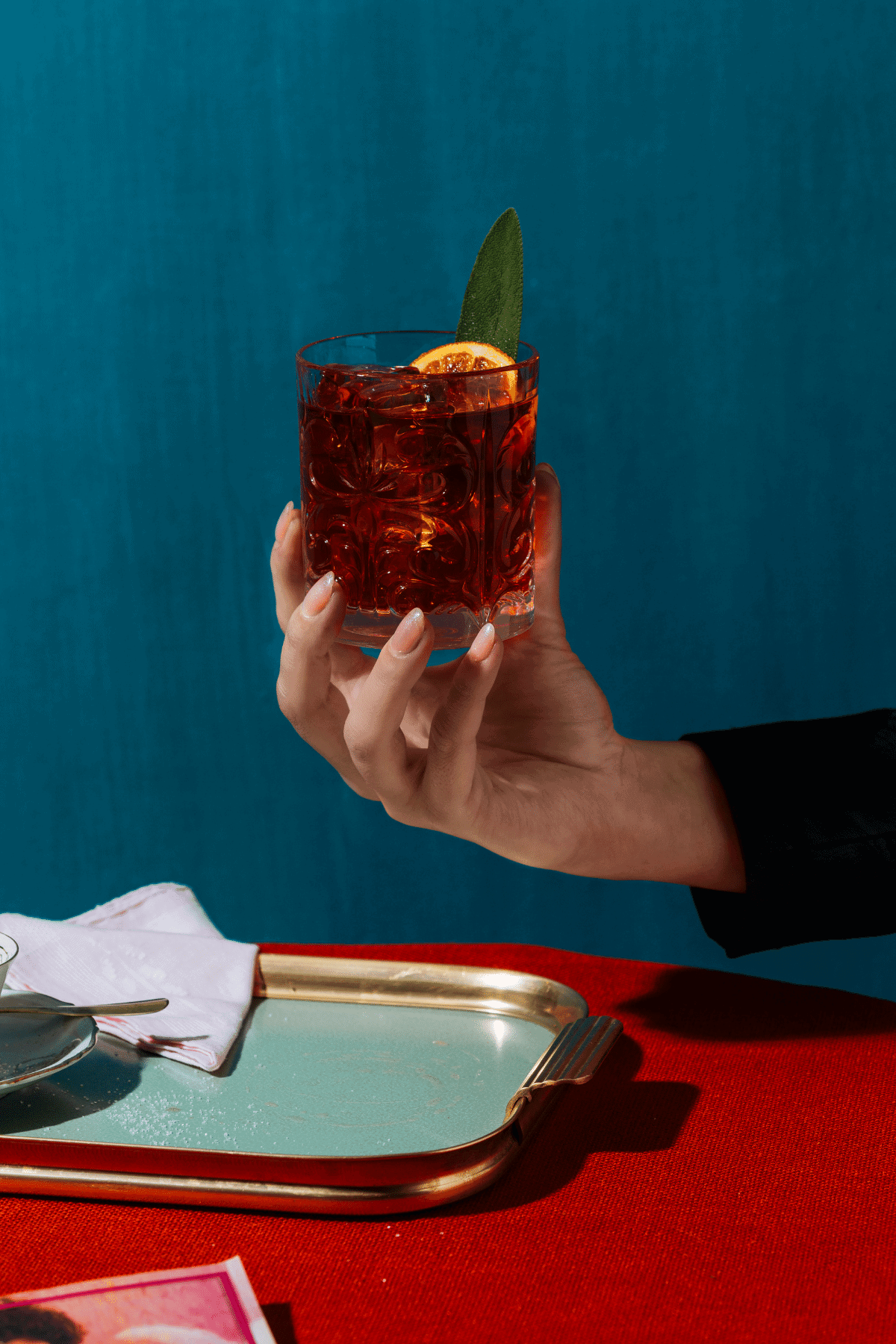 A Delicious Negroni Recipe That Will Make You Feel Like A Master Mixologist