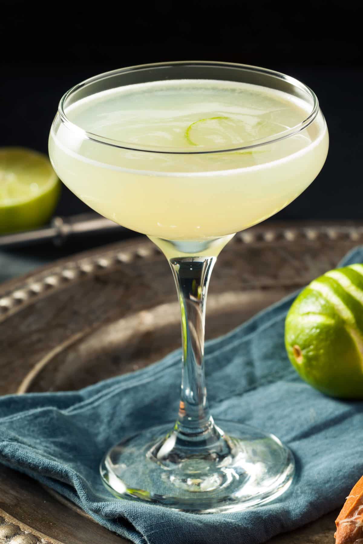 The Tart Refreshing Gimlet: How to make this classic cocktail - Mixology HQ